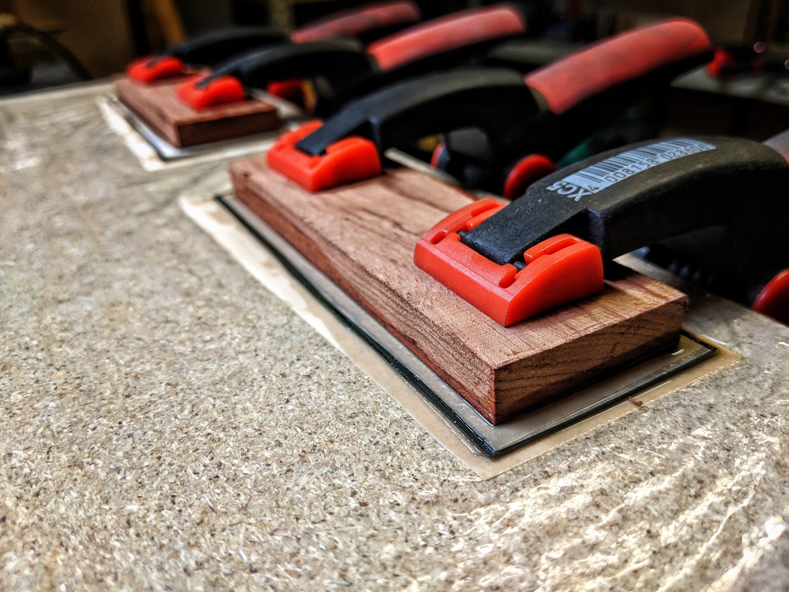 How I make my own paper micarta liners – Simply Knives