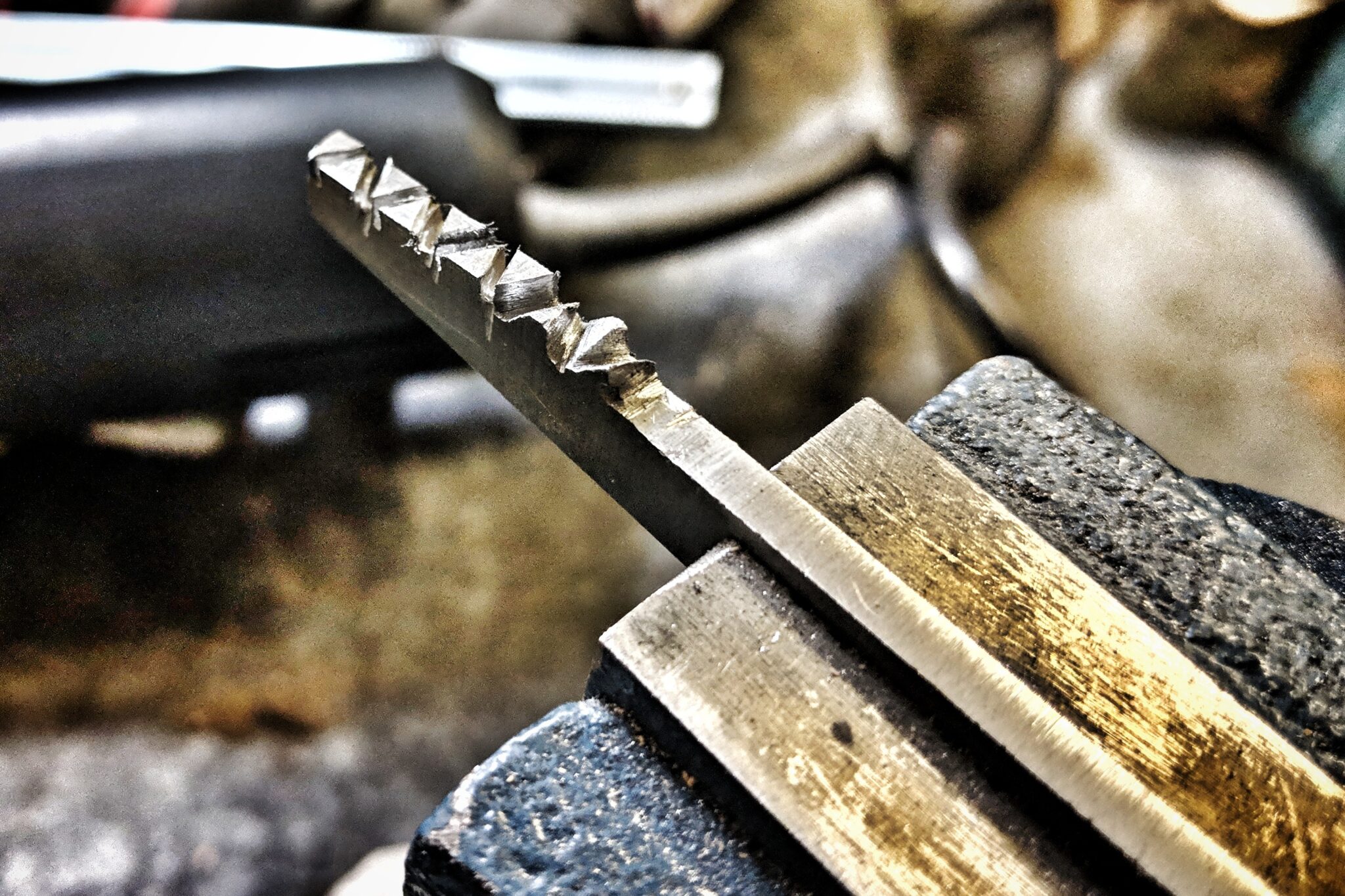 Building my own Tools – a hidden tang handle saw – Simply Knives